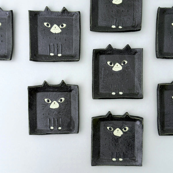 Cat Face Plate – Black Edition – ZAKKAsine