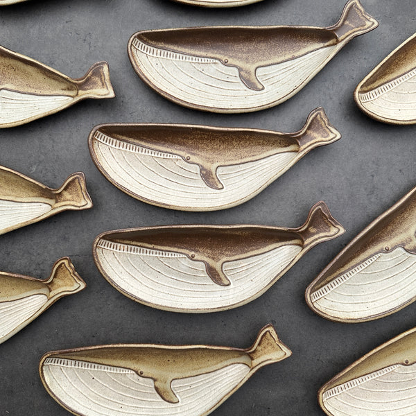 Old White Whale Plate | ON THE TABLE | Yoshizawagama – ZAKKAsine